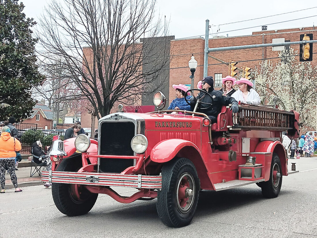Hop Hop Hurray! Mid-Ohio Valley Easter Parade draws families to downtown Parkersburg | News ...